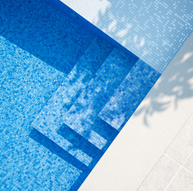 How to Choose the Right Pool Tiles